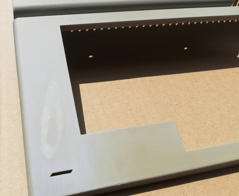 Spray painting a computer case - a short HOW-TO - retrohax.net