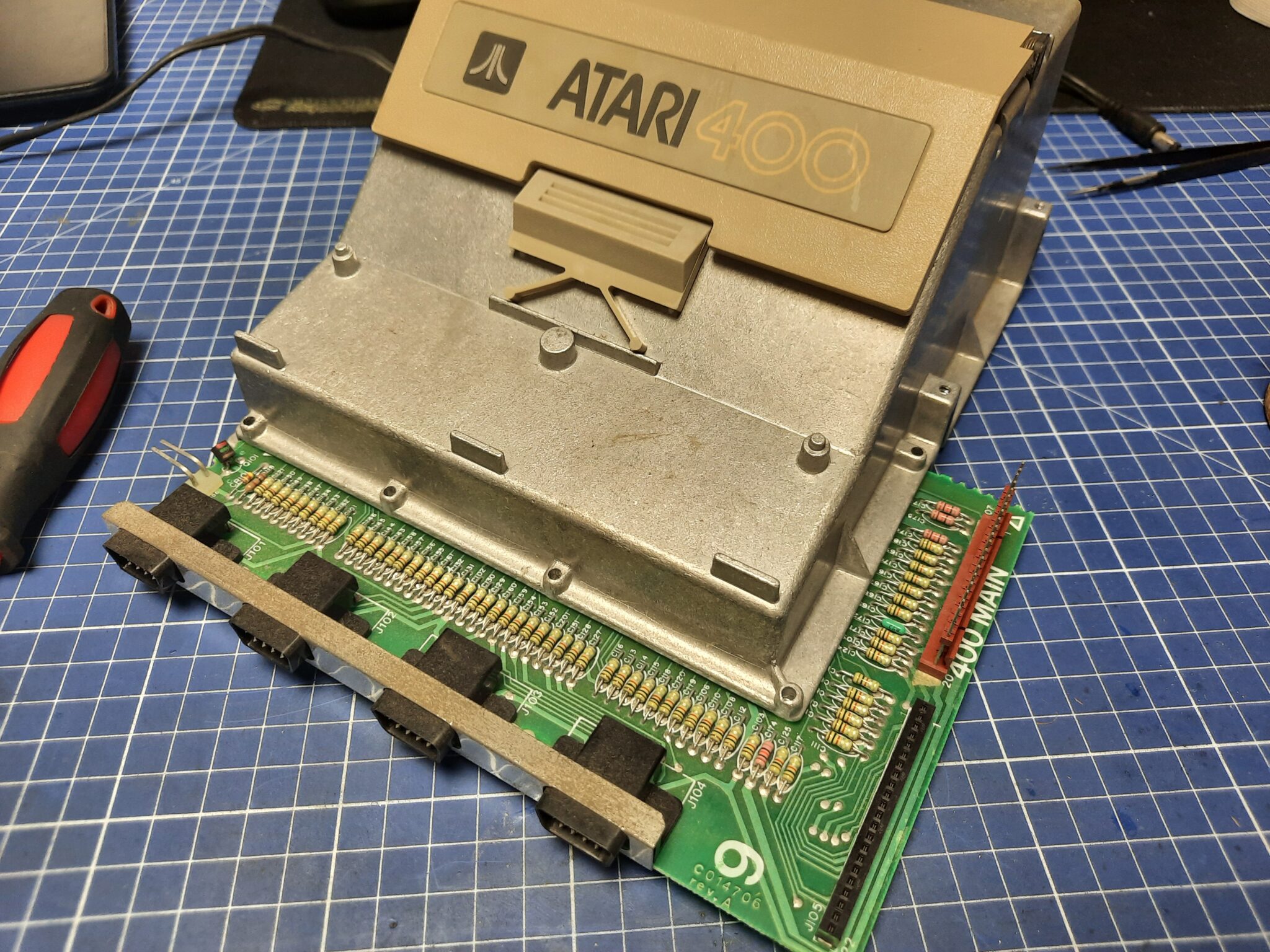 Atari 400 mods - retrohax.net