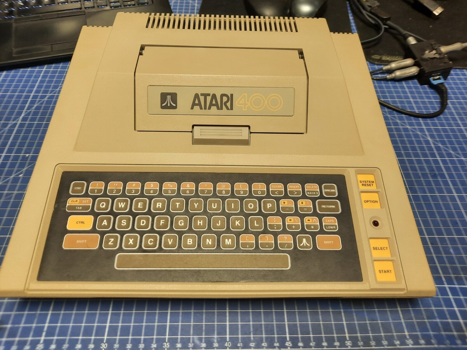 Atari 400 mods - retrohax.net