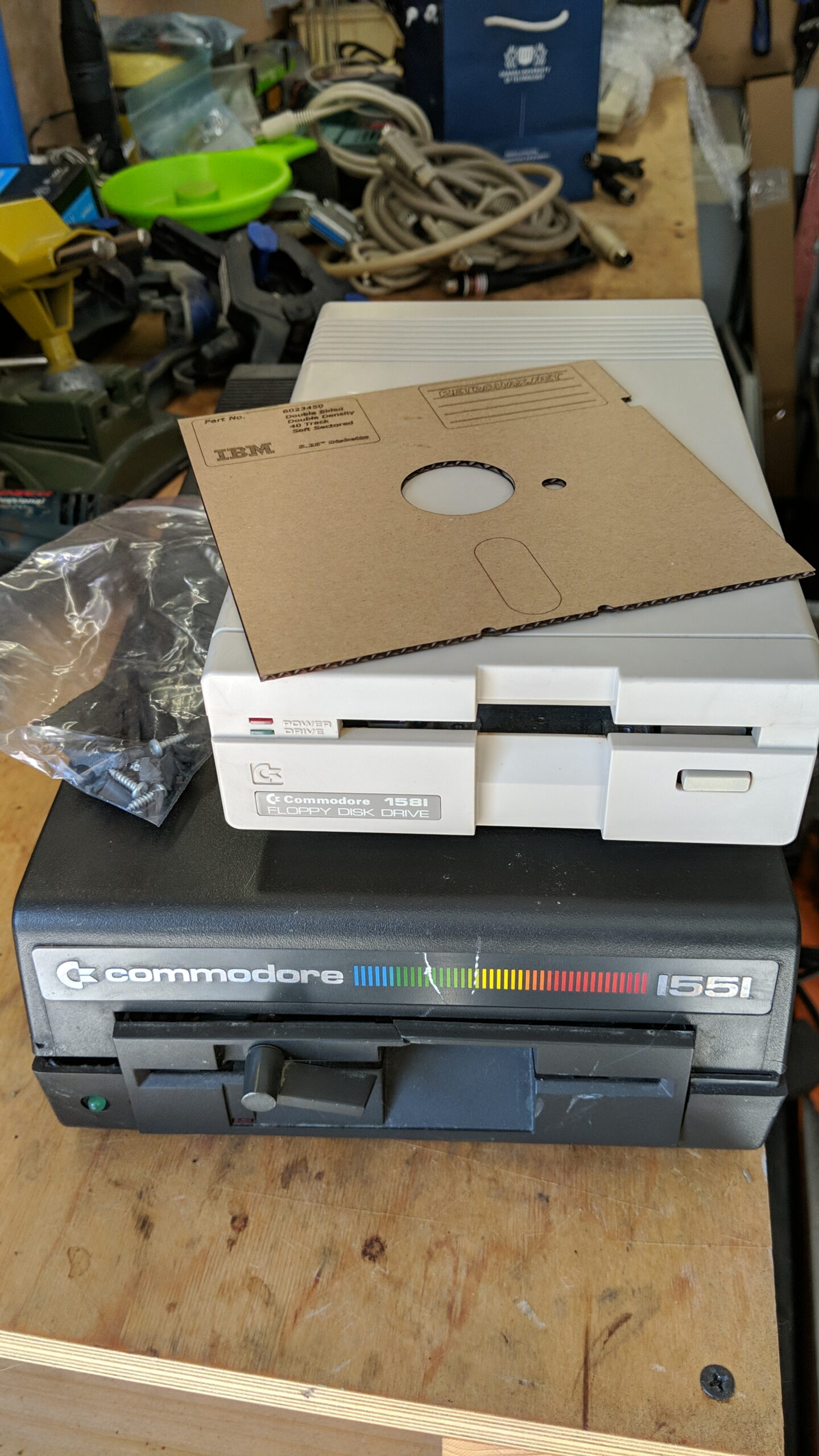 Commodore floppy drive fixing chaos - Episode II - retrohax.net