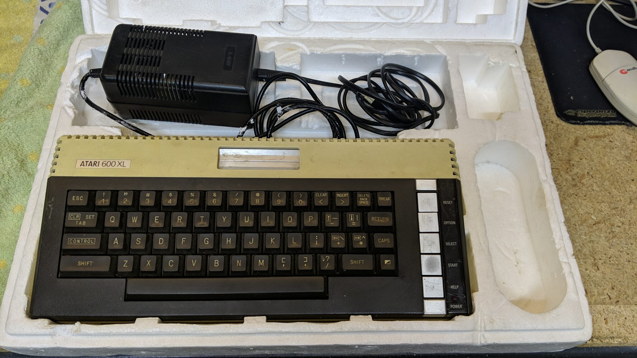 Atari 600 XL - Restoration to stock - retrohax.net