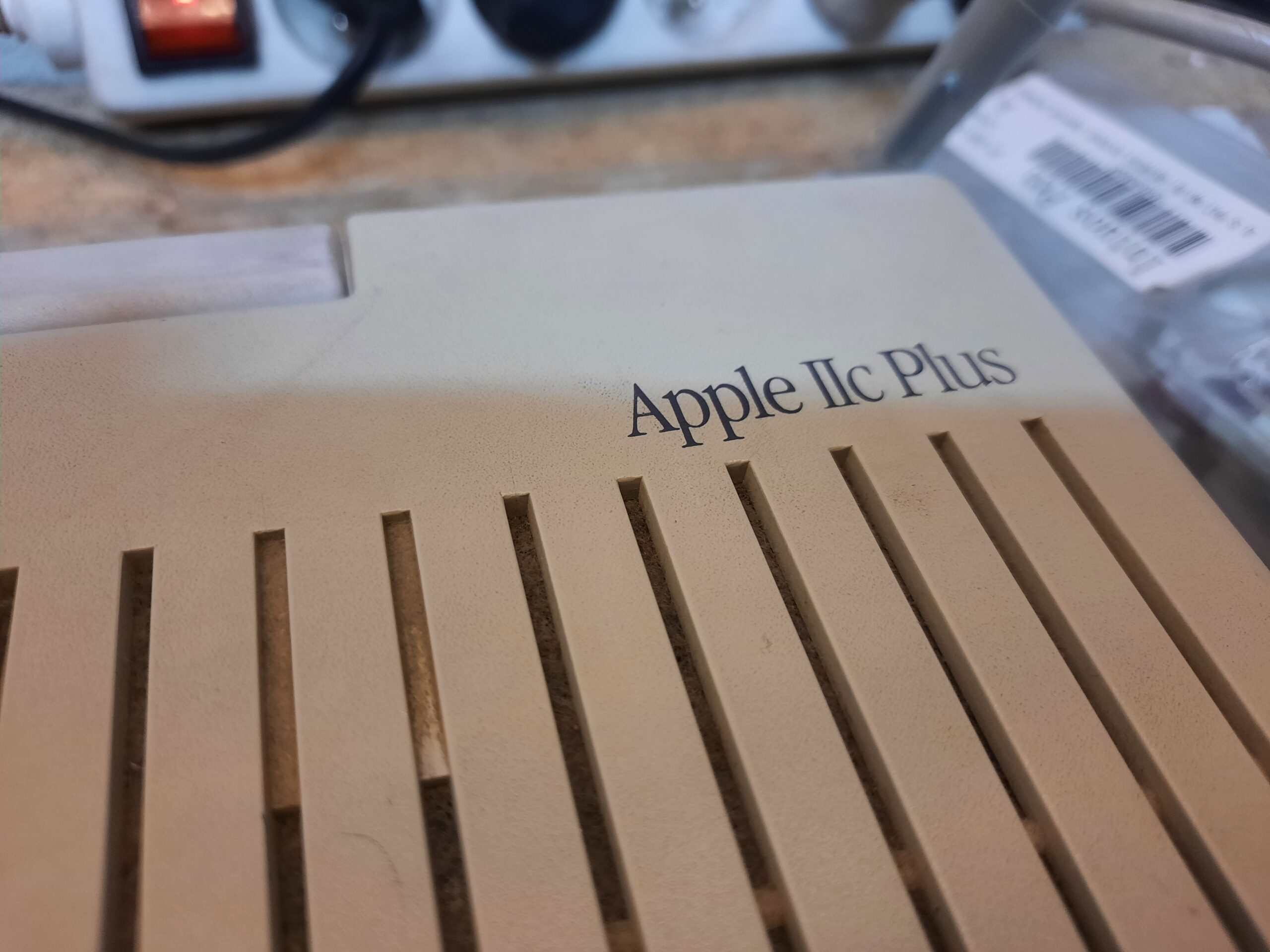 Apple IIc Plus + floppy drives - retrohax.net